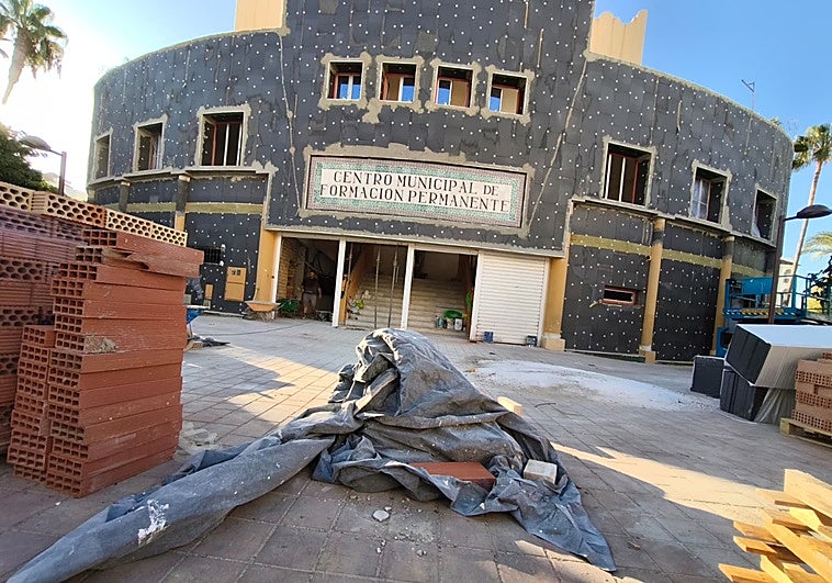 La primera gran reforma del edificio Ovoide encara su recta final en Arroyo de la Miel | Diario Sur